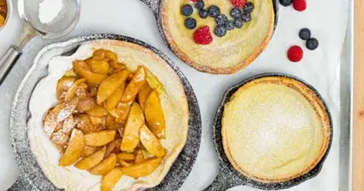Crêpe allemande (Dutch Baby) avec pommes chaudes épicées - Sucre ...